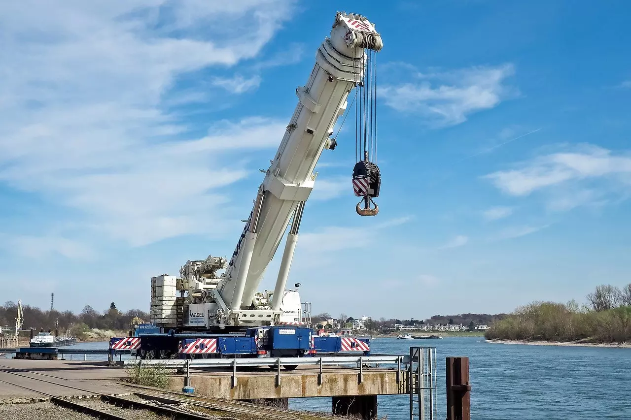 What Is Heavy Lift Equipment? Equipment and Technology